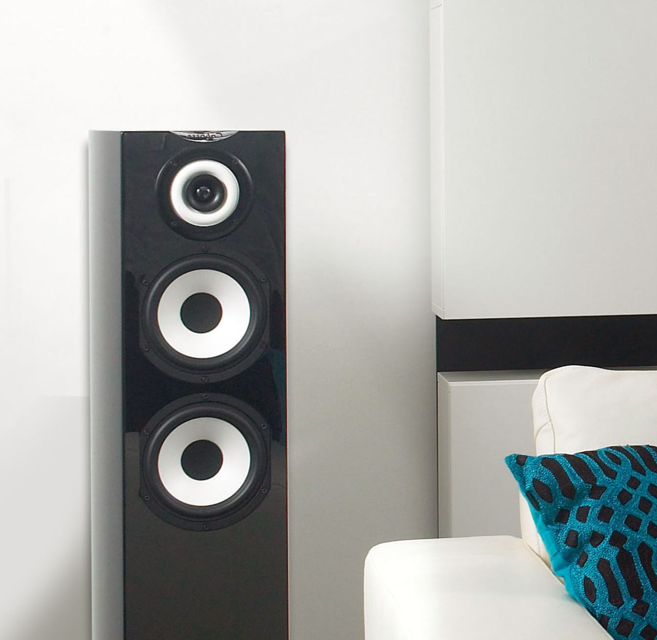 Java MC4 - A 3 way floorstanding speaker for audiophiles - Cabasse